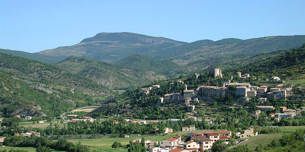 Montbrun-les-bains en Drôme provençale | Photos Horizon Provence