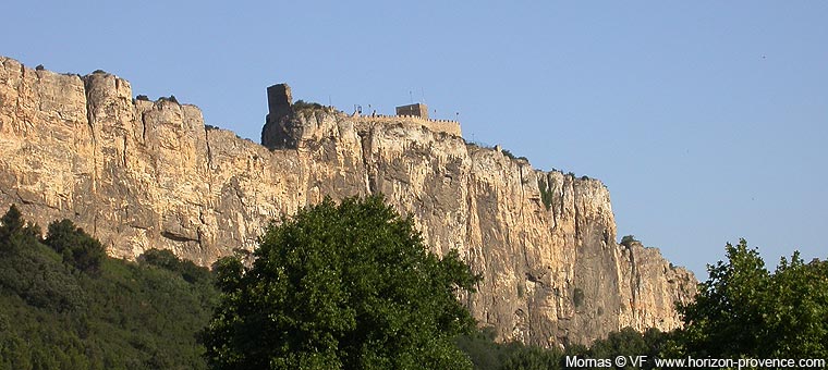 MORNAS, la Forteresse et le village | Horizon Provence